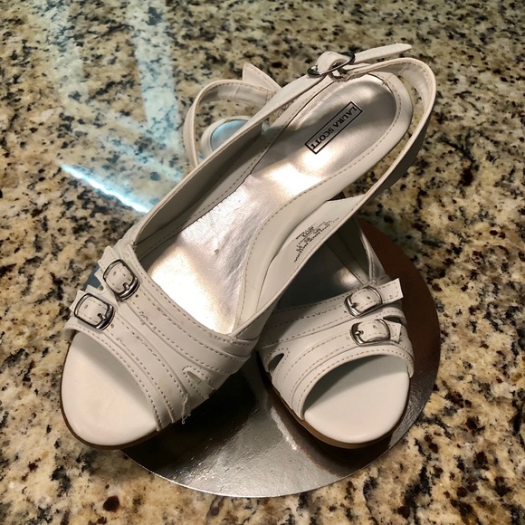 Laura Scott | Shoes | Opentoe Sandals | Poshmark